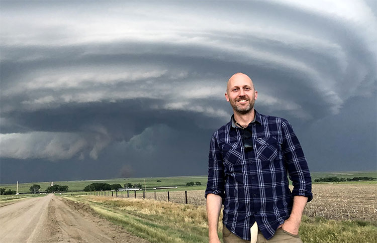 Comparing storm chasing tours in the USA - https://www.stormchasingusa.com